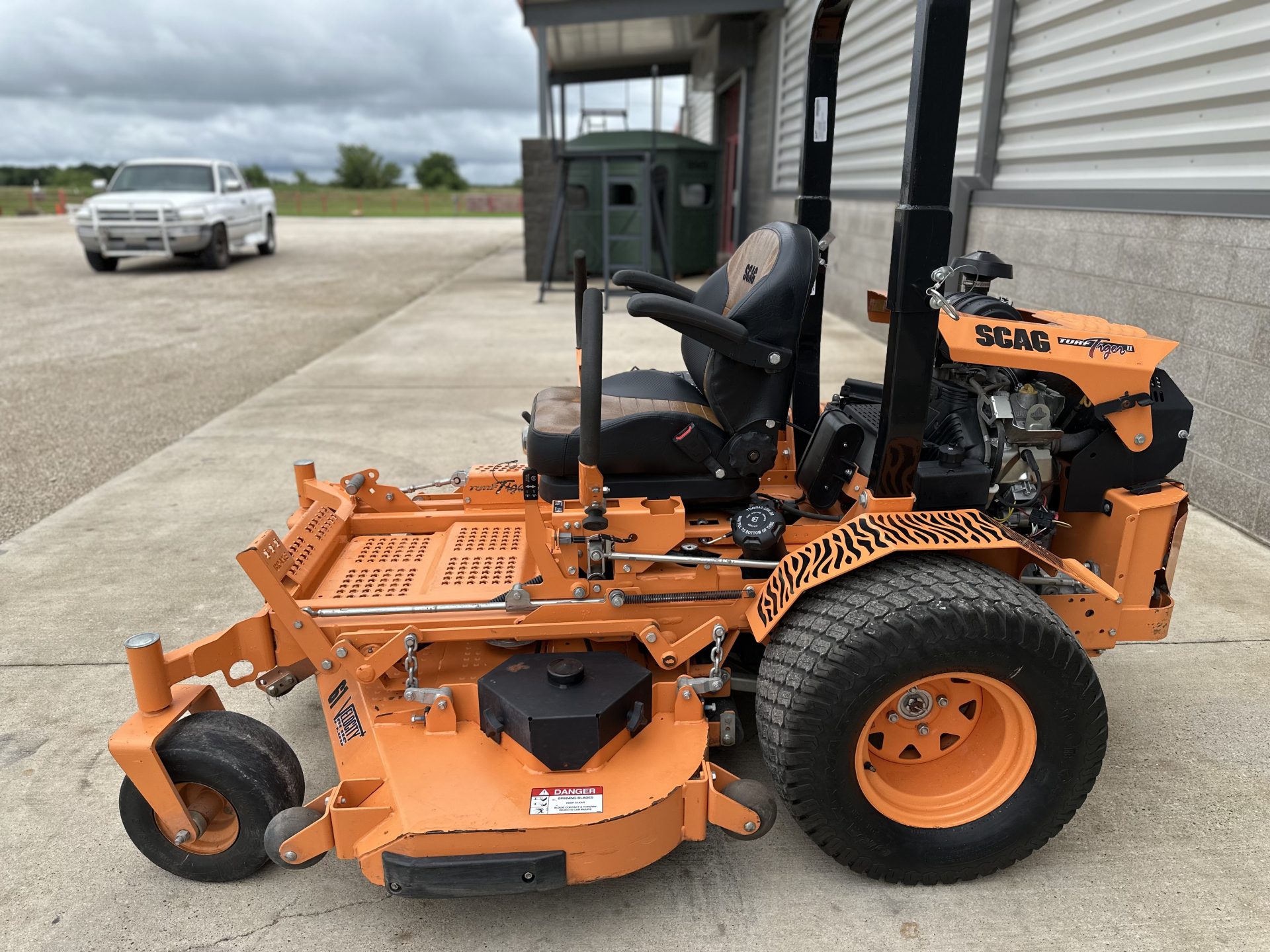 Used – SCAG Turf Tiger II 61″ – 35 HP Briggs – Landscape Supply