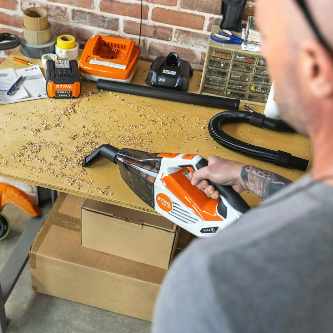 Stihl Battery Handheld Vacuum – SEA 20 Set – Landscape Supply